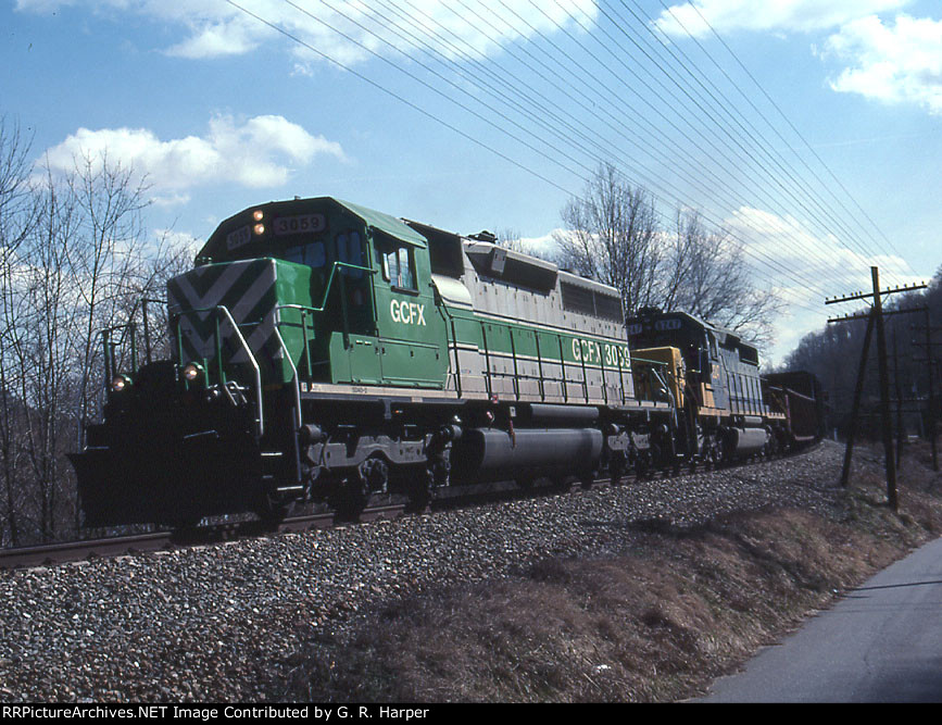 GCFX 3059 westbound in the curve at the est end of Reusens